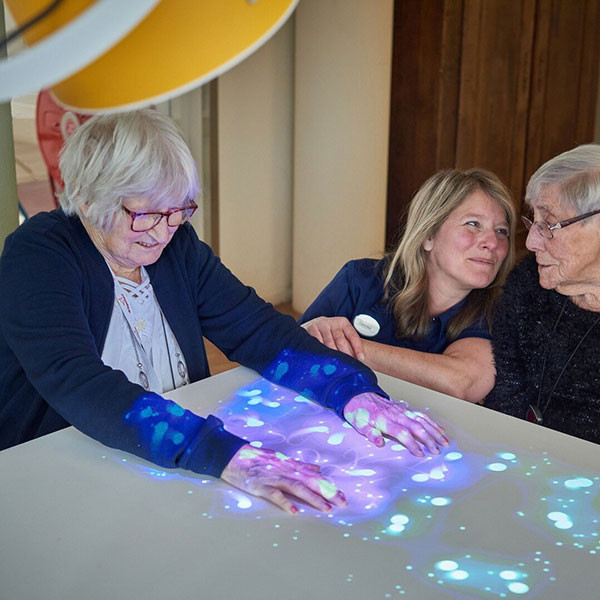 Projecteur lumineux thérapeutie cognitive Tovertafel Pixie pour EPHAD